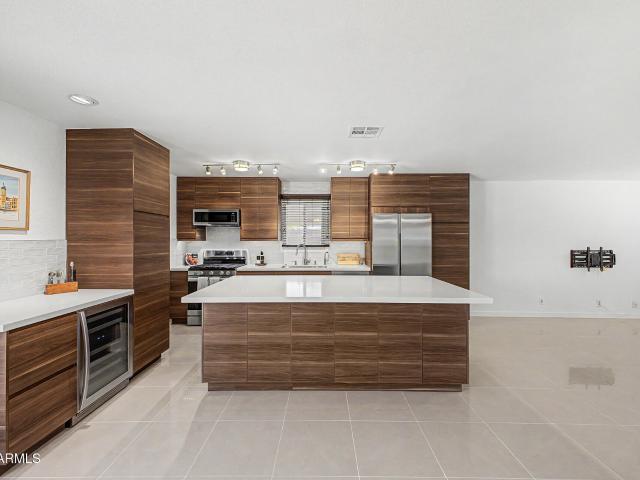 1043 E LILAC Drive