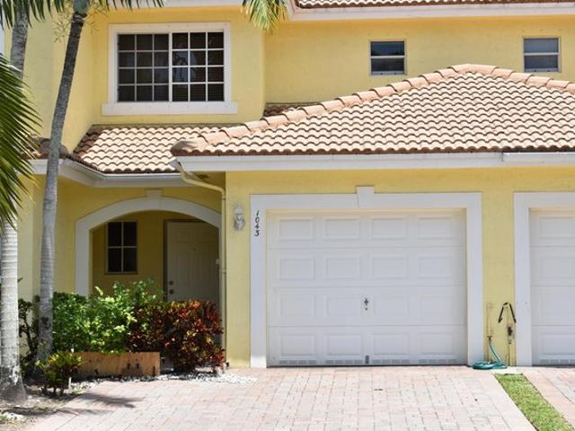 1043 Imperial Lake Rd, Lake Belvedere Estates, FL 33413