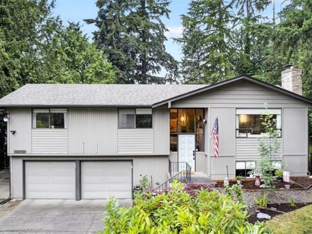 1043 th Ave SW, Lakewood, WA 98498