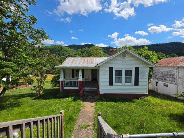 1043 West Jackson St, Gate City, VA 24251
