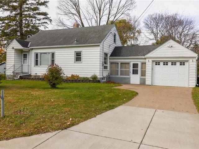 104 11th St SW, Little Falls, MN 56345