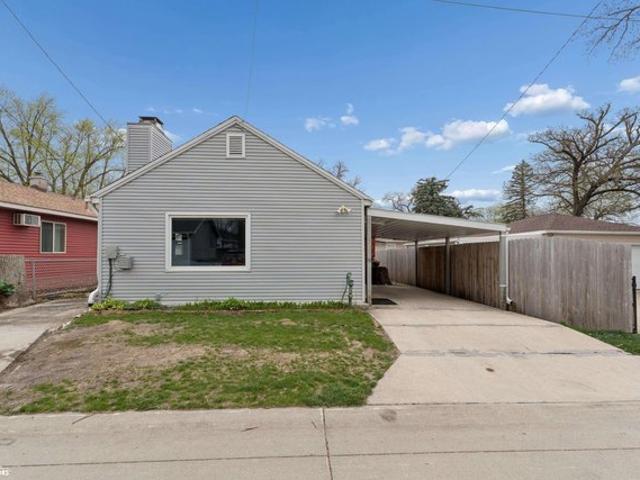 104 14th Pl S, Clear Lake, IA 50428