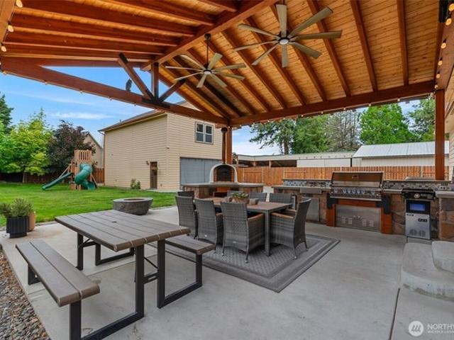 104 35th St NW, East Wenatchee, WA 98802