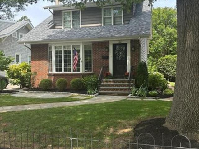 104 7th St, Riverton, NJ 08077