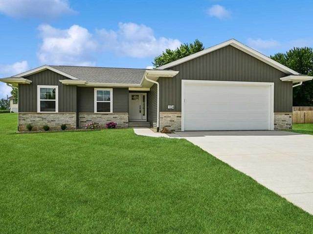 104 5th Avenue Ct, Coggon, IA 52218