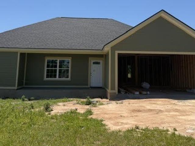 104 Covey Ln SE, Moultrie, GA 31788