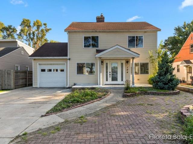 104 Colrain St SE, Grand Rapids, MI 49548