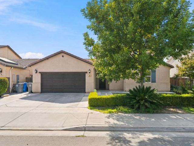 104 Corona Dr, Madera, CA 93638