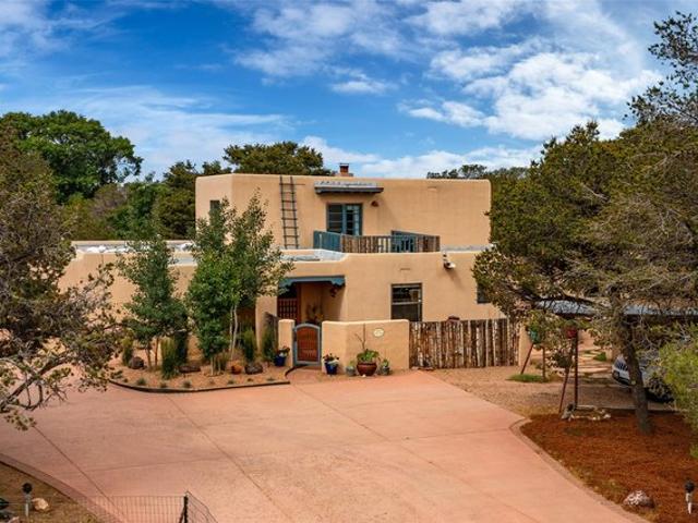 104 Calle Paula, Santa Fe, NM 87505