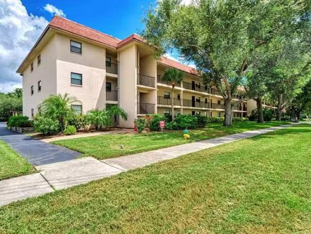 104 Capri Isles Blvd #111, Venice, FL 34292 MLS N6133830