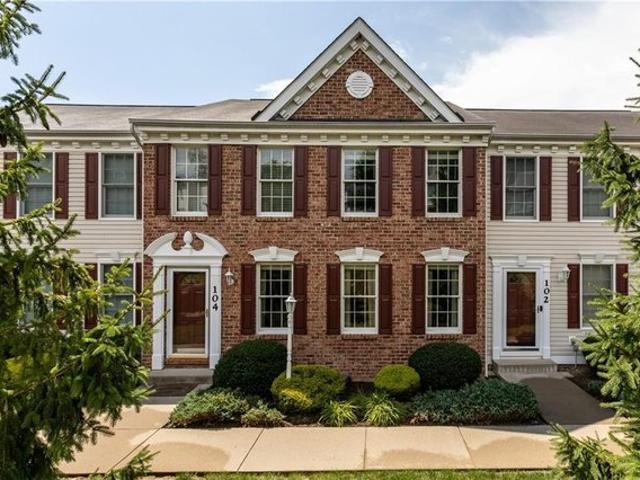 104 Castle View Dr, McKees Rocks, PA 15136