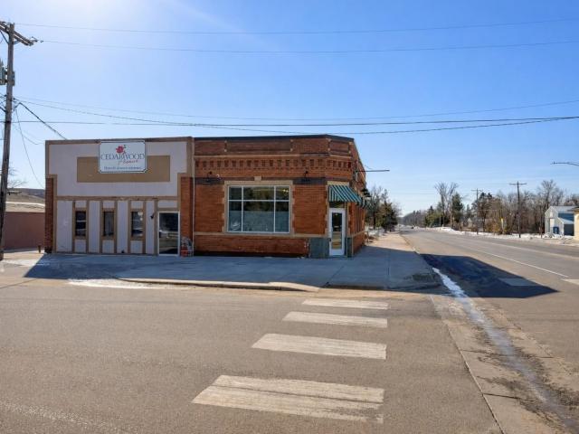 104 Cedar Avenue E