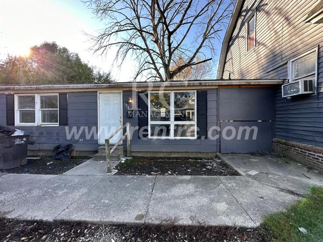 104 Center, 2 beds, 1 full bath