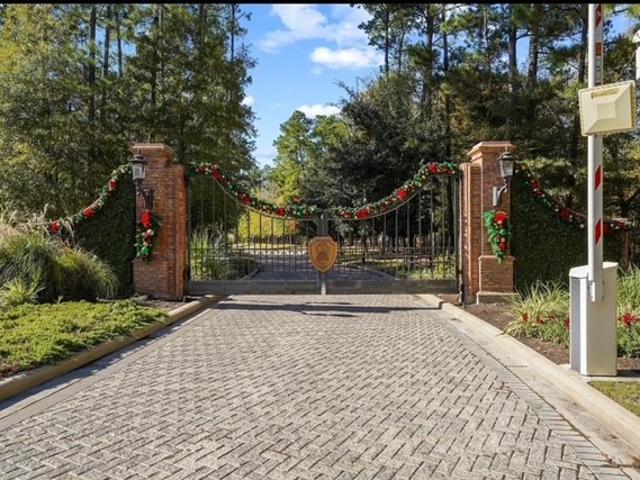 104 Chateau Pines Court