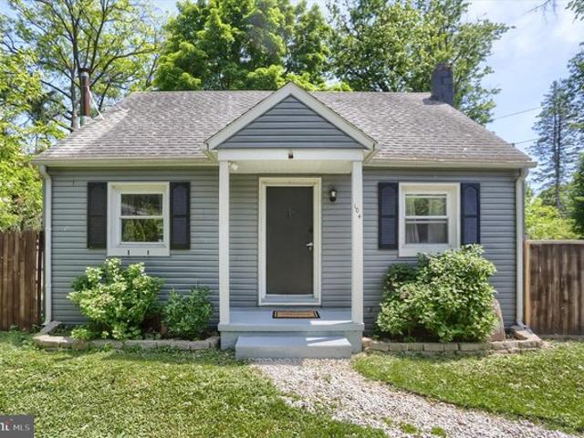 104 Clarkton Ct, Lemoyne, PA 17043