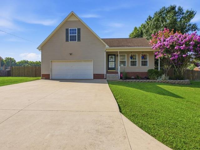 104 Creekview Dr, Columbia, TN 38401