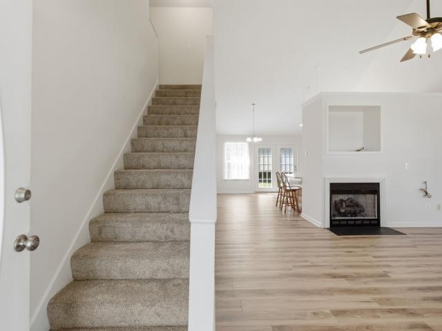 104 Creekview Dr