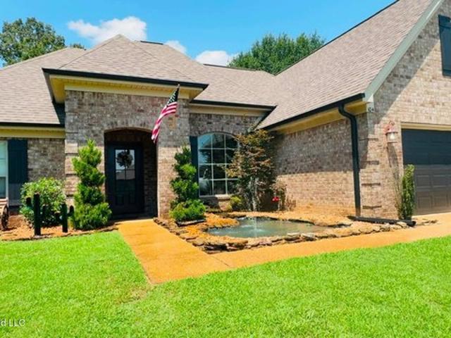 104 Creekside Dr, Senatobia, MS 38668