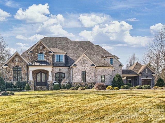 104 Crest Ct, Matthews, NC 28104