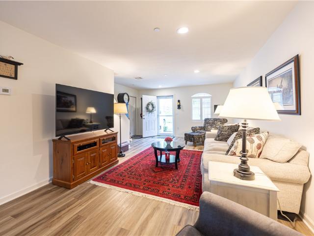 104 Aiden Ln 2