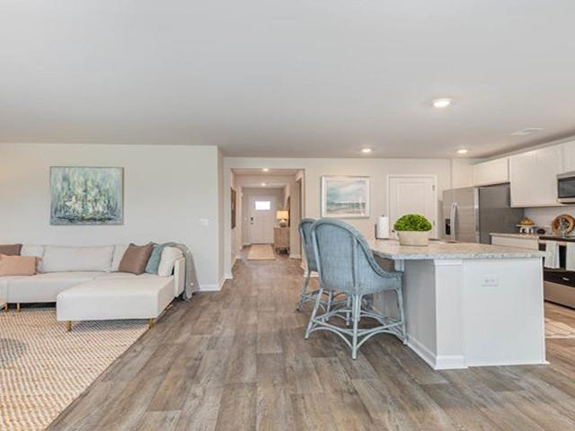 104 Ashworth Dr