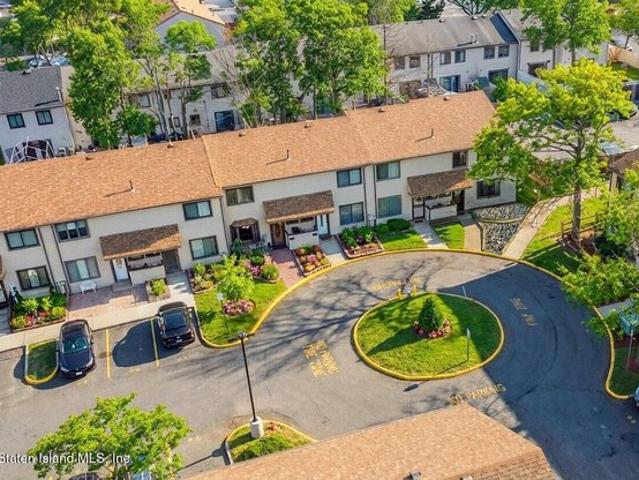 104 Bower Ct, Staten Island, NY 10309