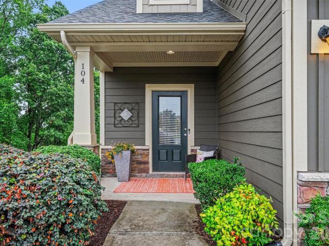 104 Boxtail Way