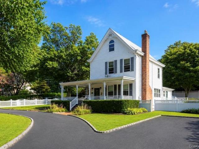 104 Bayville Ave, Bayville, NY 11709