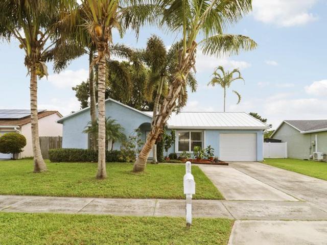 104 Banyan Cir, Jupiter, FL 33458