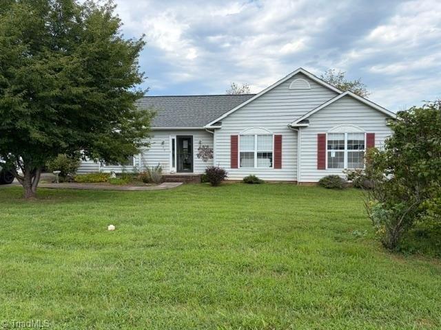 104 Blairfield Ct, North Wilkesboro, NC 28659