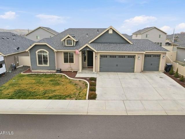 104 Bravo St, Moxee, WA 98936