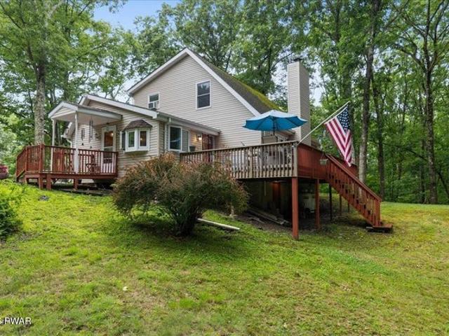 104 Broadmoor Dr, Lords Valley, PA 18428