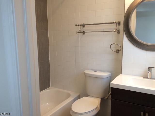 104 Broughton Ave # 1B