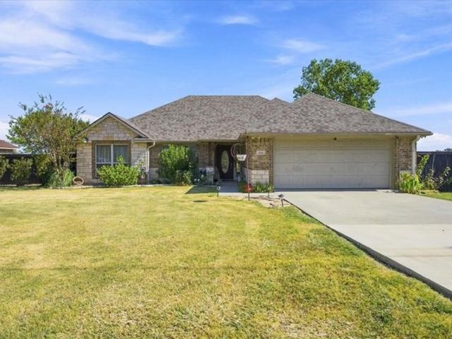 104 Butler St, Savoy, TX 75479