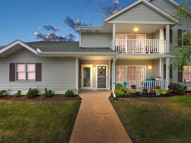 104 Bur Oak Ln Unit D, Grafton, WI 53024