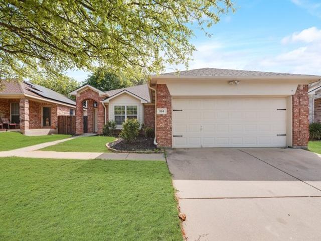 104 Goldeneye Ln, Fort Worth, TX 76120