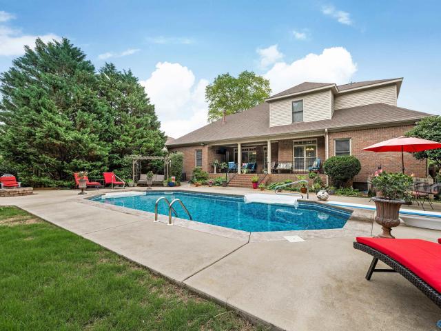 104 Glen Ives Way