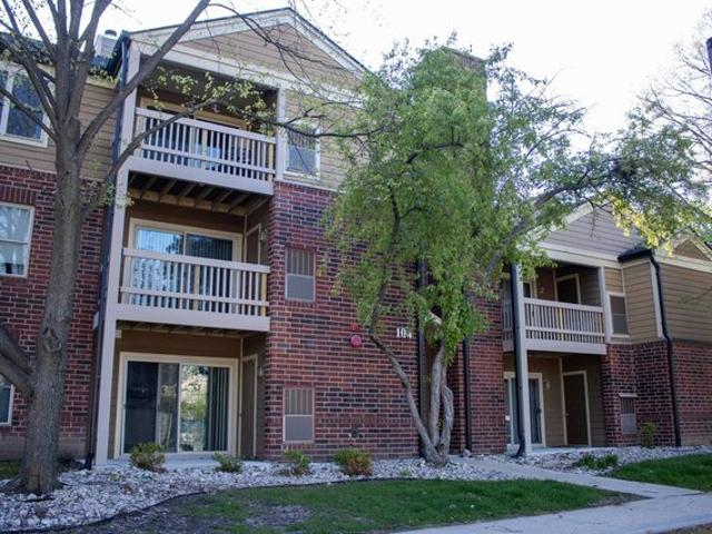 104 Glengarry Dr Apt 105, Bloomingdale, IL 60108