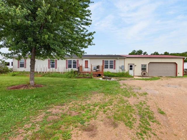 104 Grand Scenic Dr, Shell Rock, IA 50670