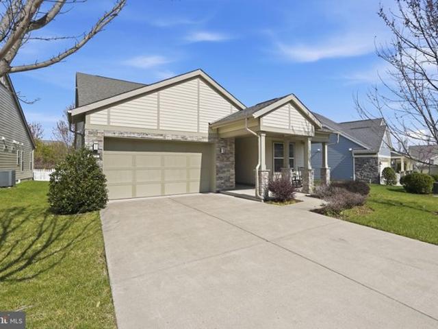 104 Grosbeak Ct, Lake Frederick, VA 22630