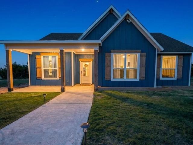 104 Donnie Dr, Lampasas, TX 76550