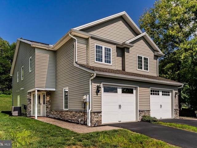 104 Dennis Dr, Enola, PA 17025