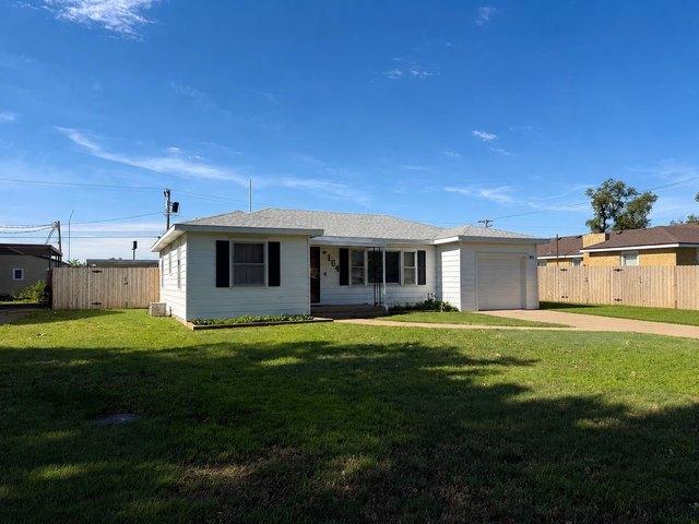 104 E 15th St, Larned, KS 67550