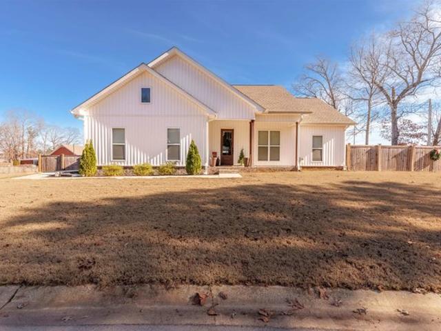 104 E Bailey Springs Dr, Florence, AL 35634