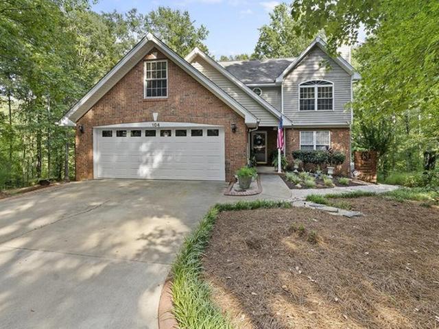 104 E Commodore Dr, Cross Hill, SC 29332