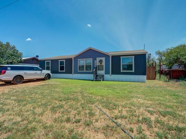104 E Cragin St, Sundown, TX 79372