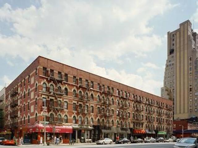 104 Eighth Avenue: 2 bd 1 ba
