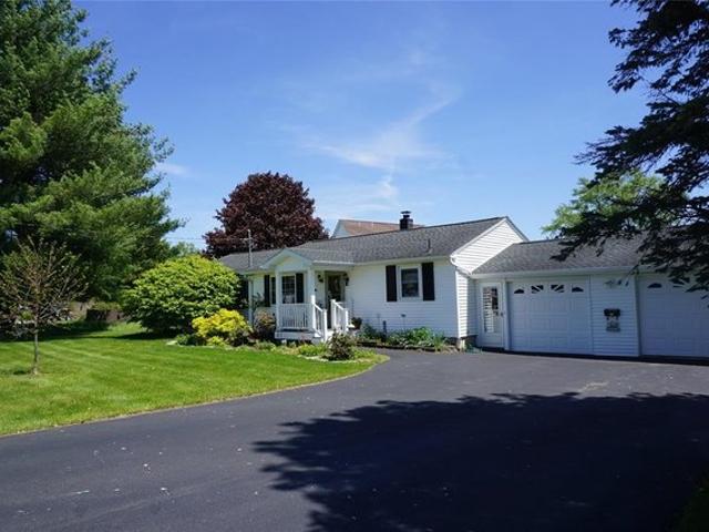104 Eldredge Dr, Vestal, NY 13850