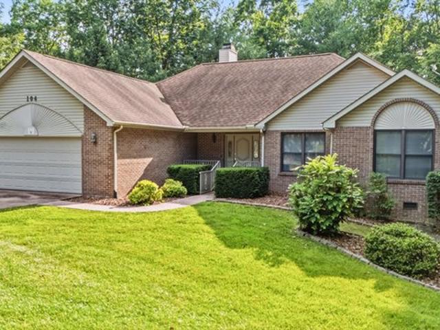 104 Flossmoor Cir, Crossville, TN 38558
