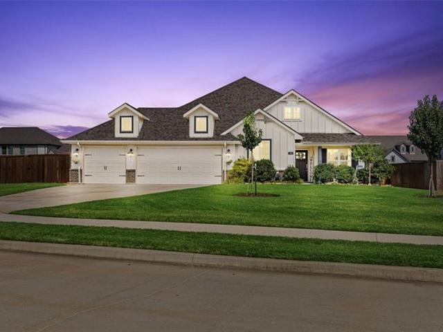 104 Kens Ct, Pilot Point, TX 76258